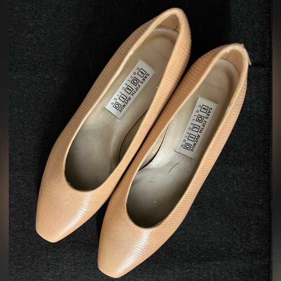 Saks Fifth Avenue | Shoes | Vintage Saks Fifth Avenue Tan Baby Alligator Pumps From Folio ...